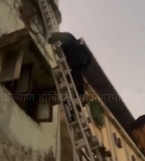 Read Window Grill Tooti, 7 Yrs old boy Chajja par phansa, Fire Brigade ...