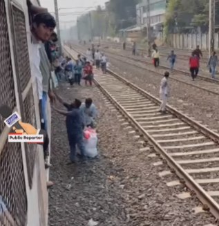 Read Virar fast train vileparle se pehle power cut k wajah se ruk gaya ...